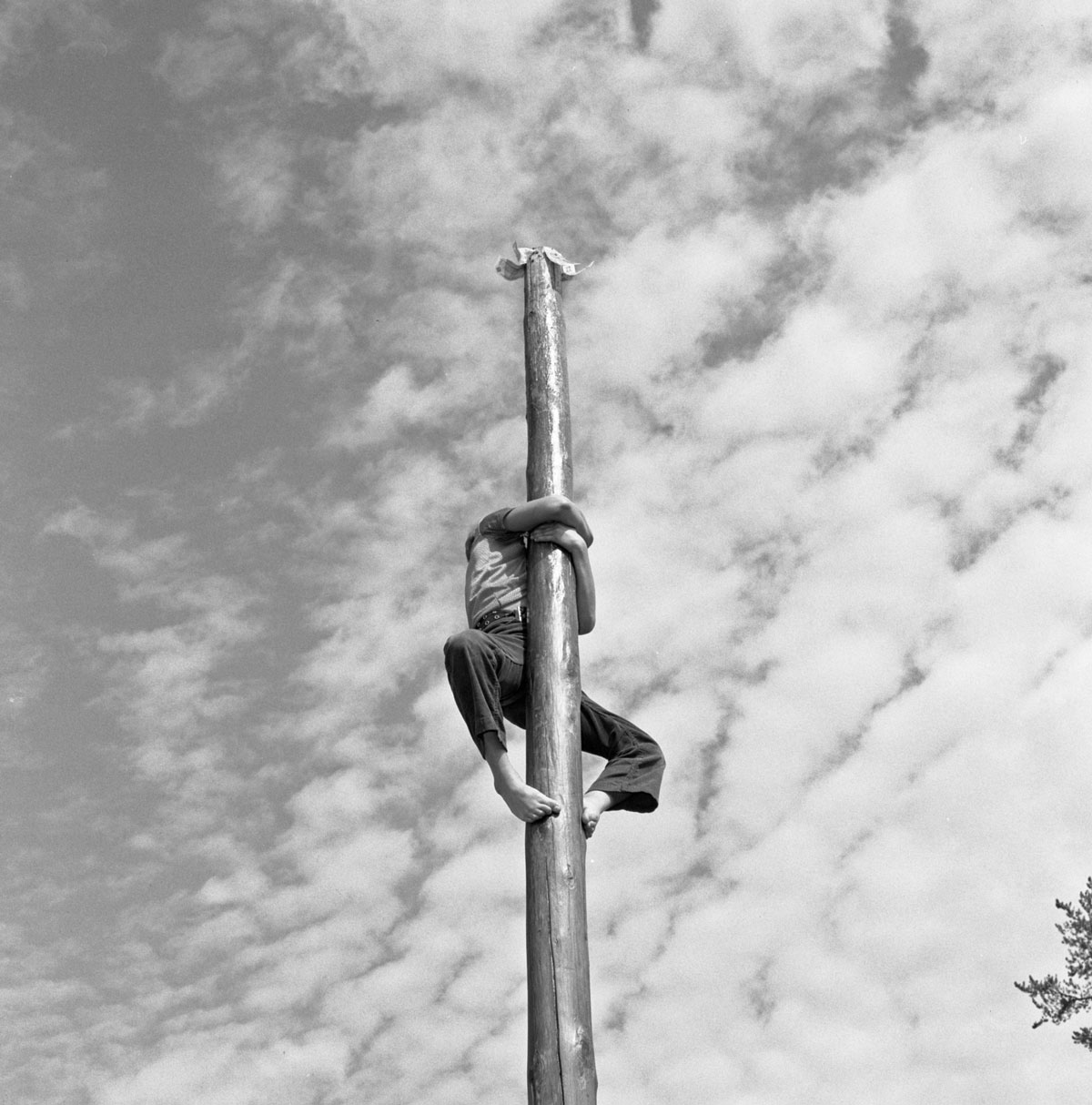 Thunder Bay 1980 – Grease Pole Climbing – GoBryan.com